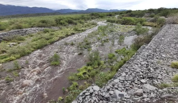 El Río El Tala incrementó su caudal